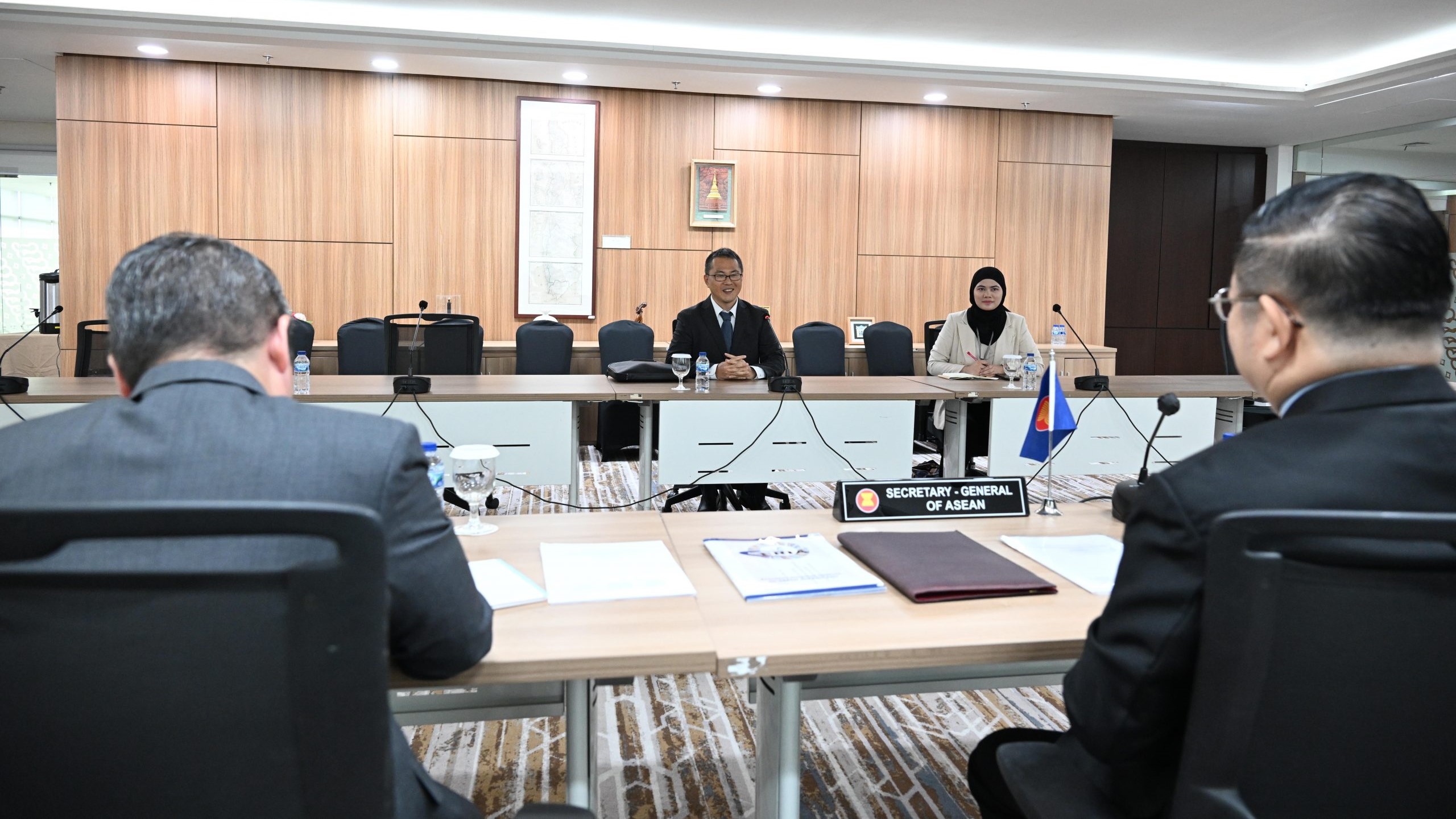 ERIA and ASEAN Secretariat Discuss Preparations for ERIA School of Government Leadership Lecture ...